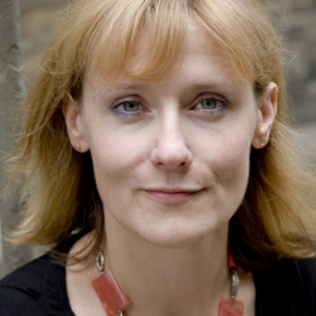 Amanda Coe: Sitting tight - Bookanista