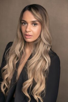 Ambreen Razia: Mums and daughters - Bookanista